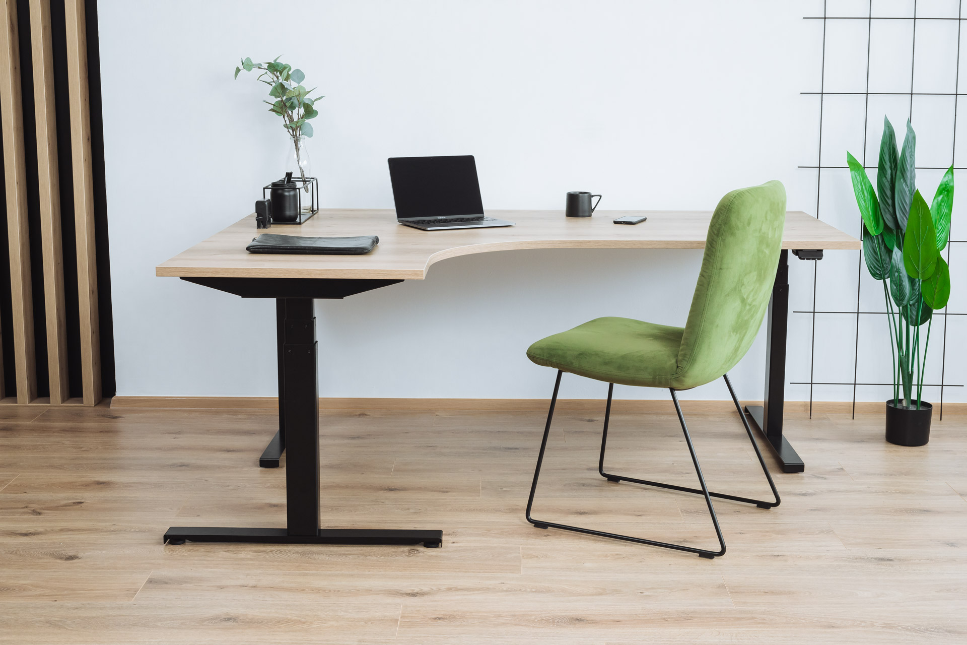 Elektrisch höhenverstellbarer Eckschreibtisch - holzplatte-online.com